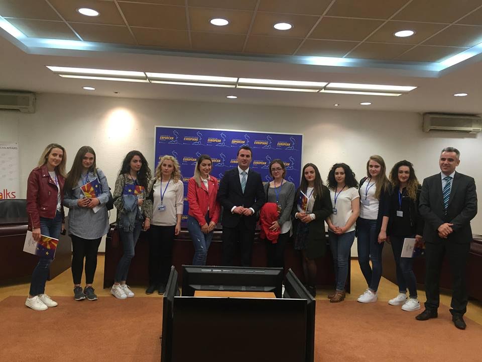 Studentët e UBT-së vizituan institucionet shtetërore të Maqedonisë ...