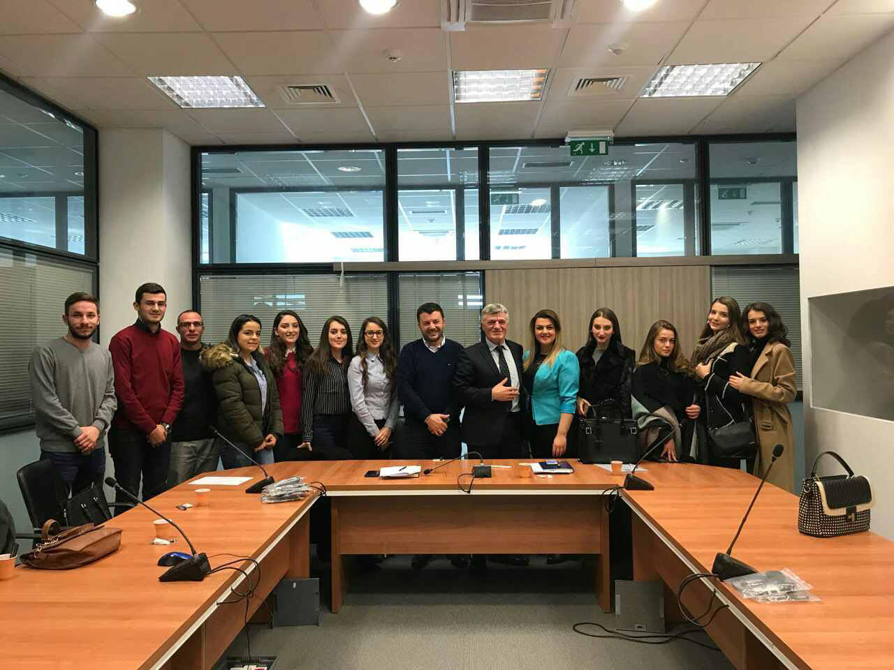 Studentët e Juridikut vizituan Prokurorinë Themelore në Prishtinë - UBT ...