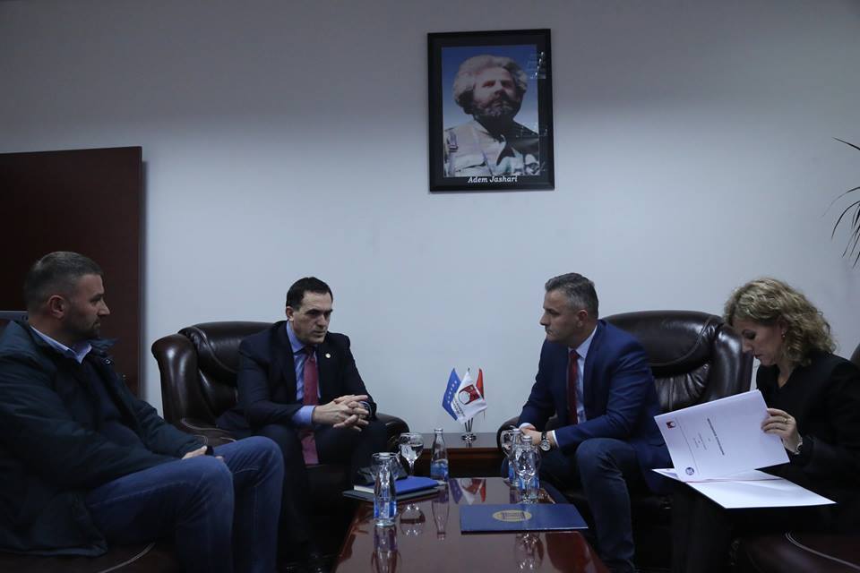 Nënshkruhet marrëveshje bashkëpunimi mes UBT-së dhe komunës së Skenderajit Nënshkruhet marrëveshje bashkëpunimi mes UBT-së dhe komunës së Skenderajit