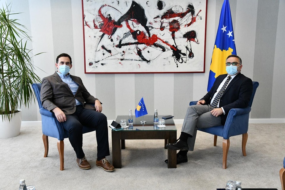 Rektori Hajrizi pritet në takim nga zv.kryeministri i parë i Kosovës ... Rektori Hajrizi pritet në takim nga zv.kryeministri i parë i Kosovës ...