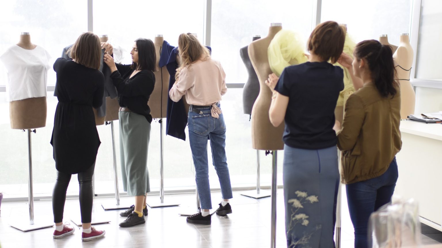 Laboratori Dizajn Mode dhe Tekstil “UBT”, një art në vete mes dizajnit ...