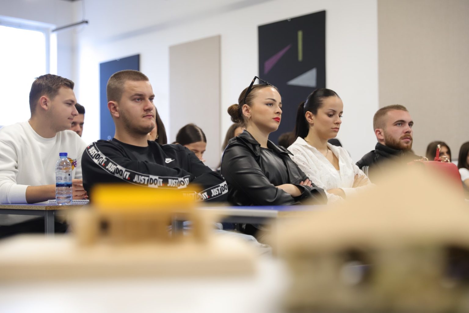 Studenti i UBT-së, Gani Ramadani prezanton punimin seminarik në kuadër ...
