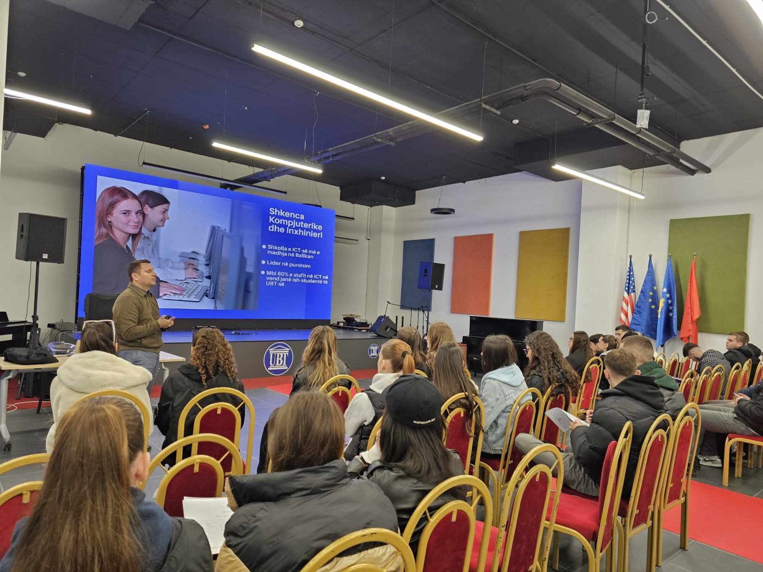 Qindra nxënës nga Gjimnazi “Sami Frashëri” dhe të “Mehmet Akif ...